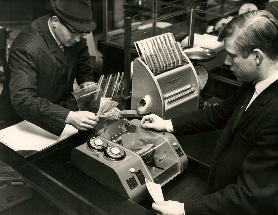 note and coin dispensing machine. introduced 1967 | BOSPEN